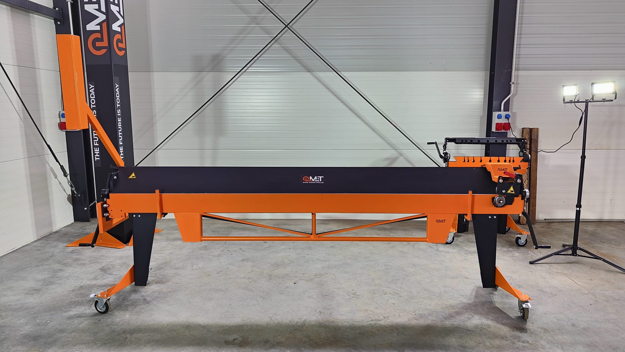 ¿Qué es una plegadora de chapa y cómo funciona? - OLMET